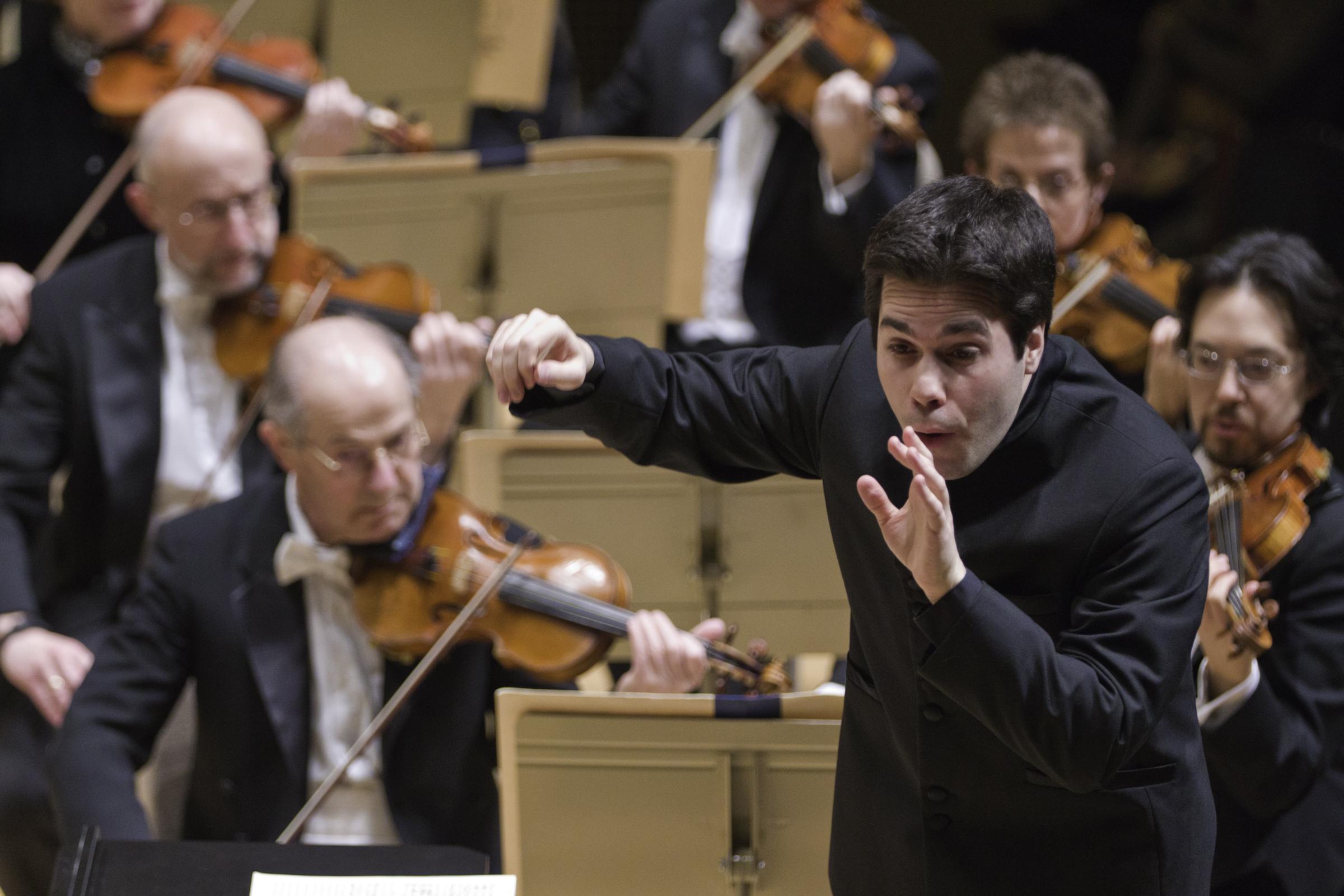 Sean Newhouse ♦ conductor